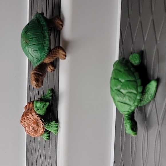 Toys | Safari Ltd Mini Figures Lot 3 Turtles Sawback Box Green Sea ...